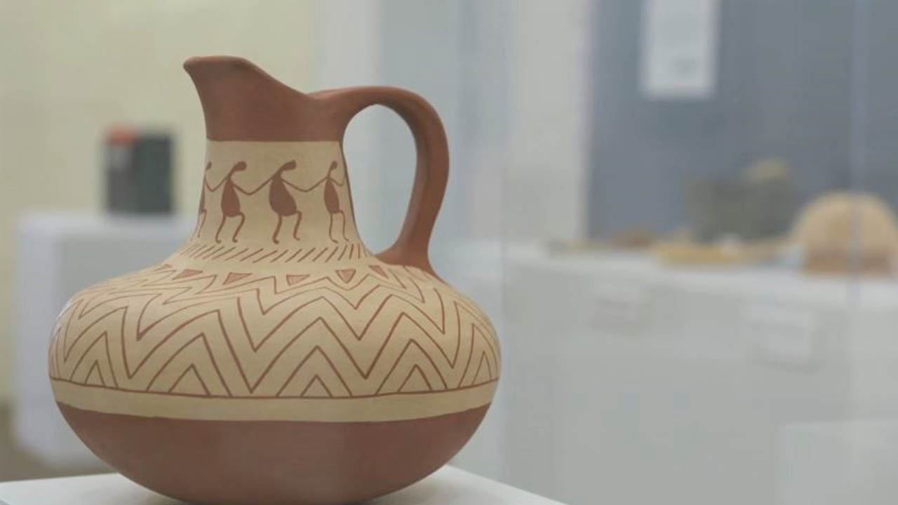 Native potter Ron Carlos continues storytelling traditions - Arizona PBS