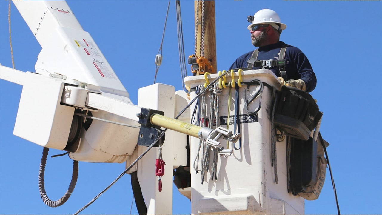 SRP connecting Navajo families to the power grid - Arizona PBS